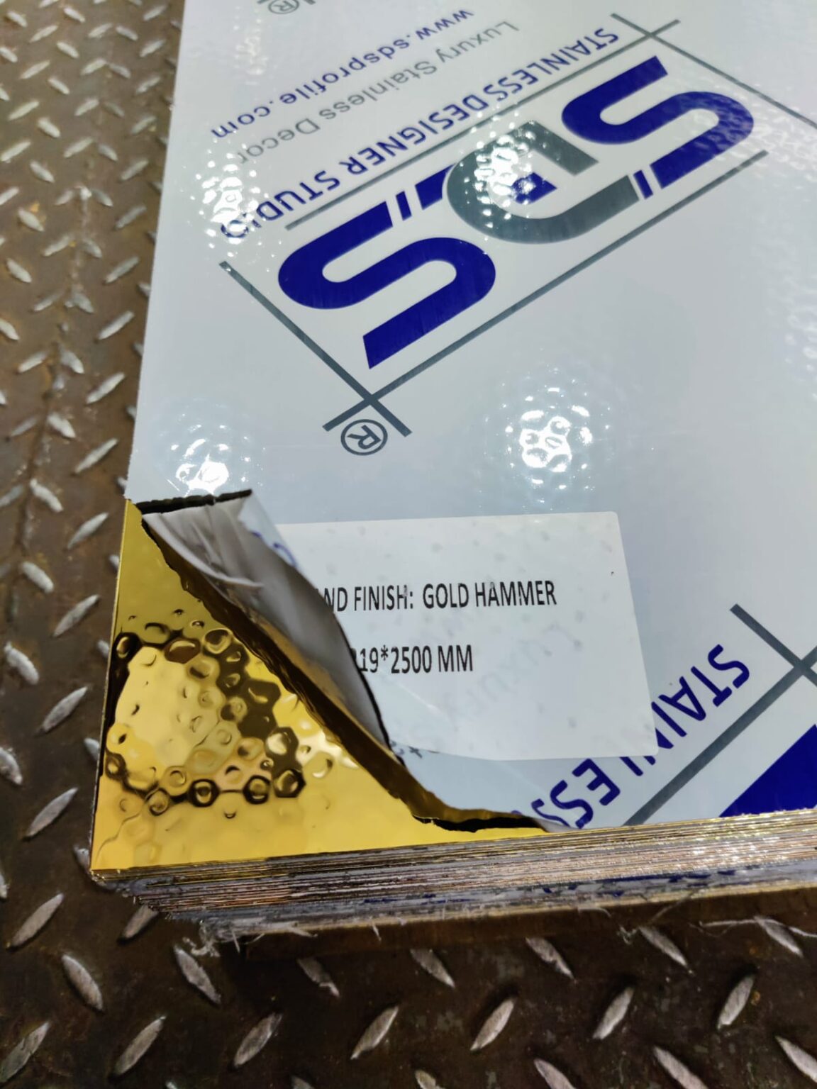 Stainless Steel Gold Hairline Water ripple Sheets In SS304 By SDS®️ ...